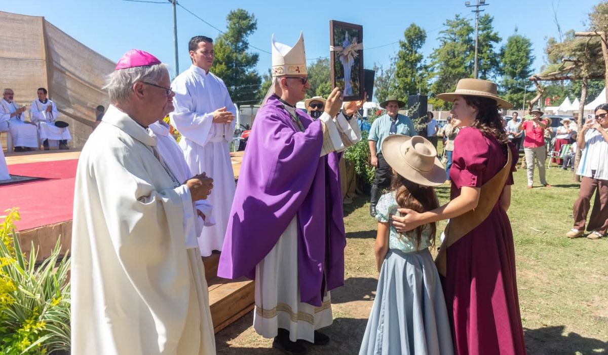 Misa Criolla reunió fe, tradición y cultura gaucha durante Fiesta de la ...